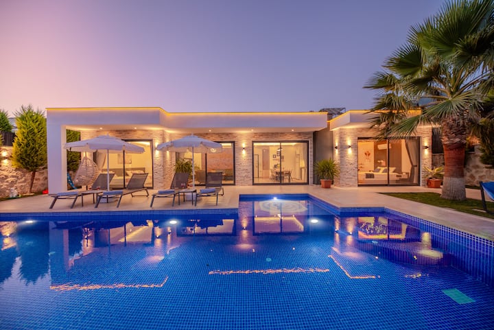 Doğa Manzaralı Korunaklı öZel Havuzlu Villa - Ova