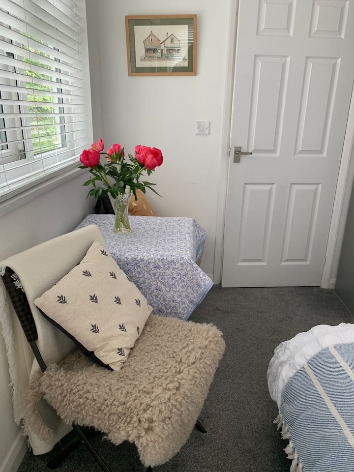 Cosy Self-contained Annex, Own Entrance. - Wiltshire