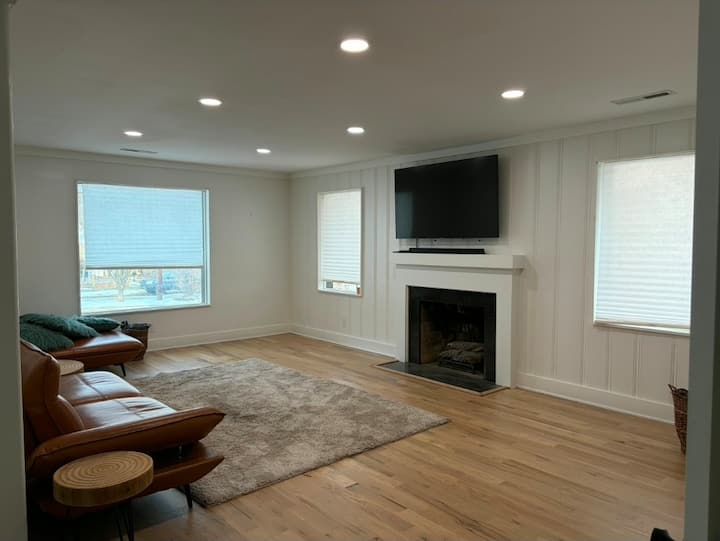 Modern 4 Br, Luxury Kitchen & Bath, Gated Backyard - Greensboro, NC