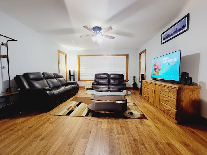 Cozy Escape Private Unit Fast Wi-fi Selfcheck-in - Chicago, IL