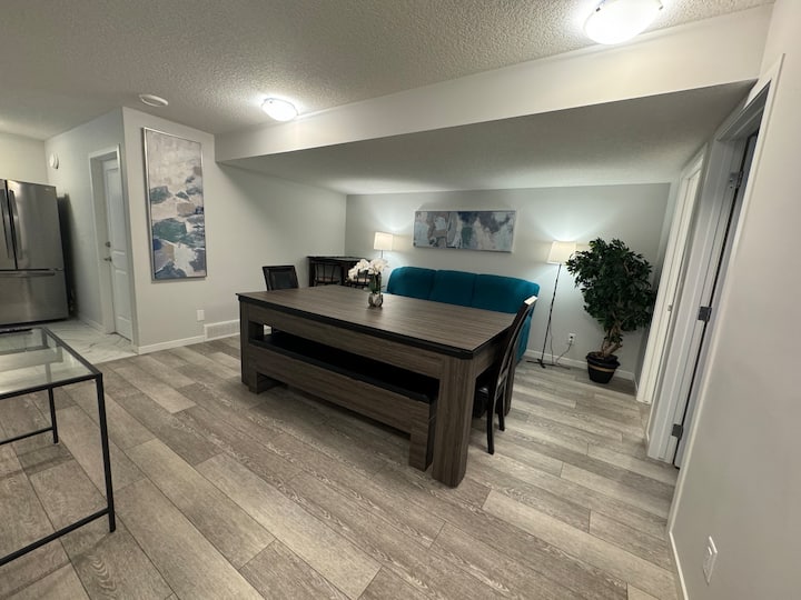 New Private Entire Guesthouse!free Parking With Ac - Calgary
