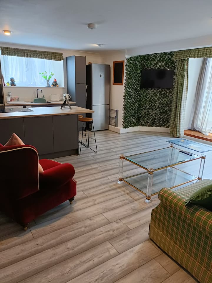 The Nook - Delightful 1 Bed Apartment With Parking - Isle of Man