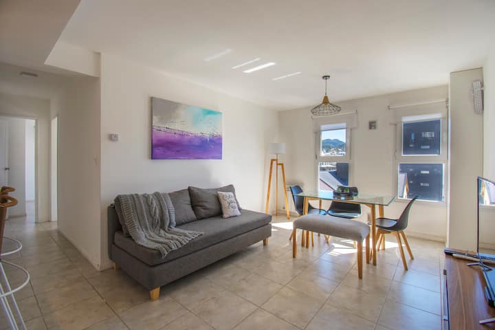 A Metros Del Centro Cívico, 2 Hab, Cochera - Chile