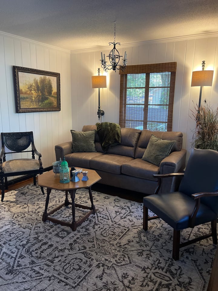 Humble Hideaway-a Cozy Bungalow 3mi. From Stadium - Tuscaloosa, AL