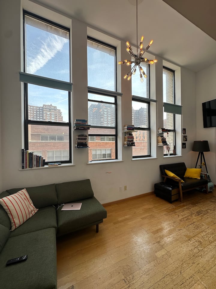 Chic Les Loft: Indoor Pool, Gym & Trendy Locale - New York