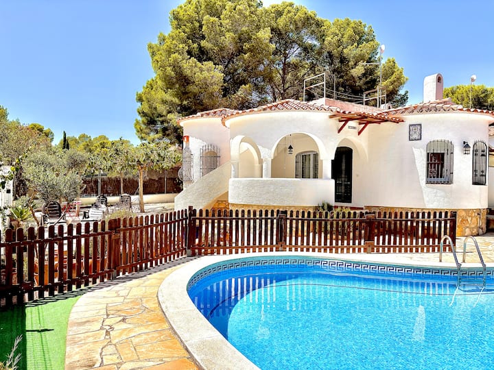 Agradable Chalet Con Piscina,6 Minutos De La Playa - Costa Dorada (España)