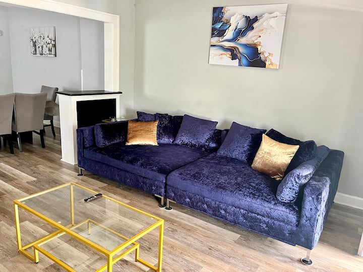 Attractive 3 Bedroom Home 5 Min From Downtown - Indianapolis, IN