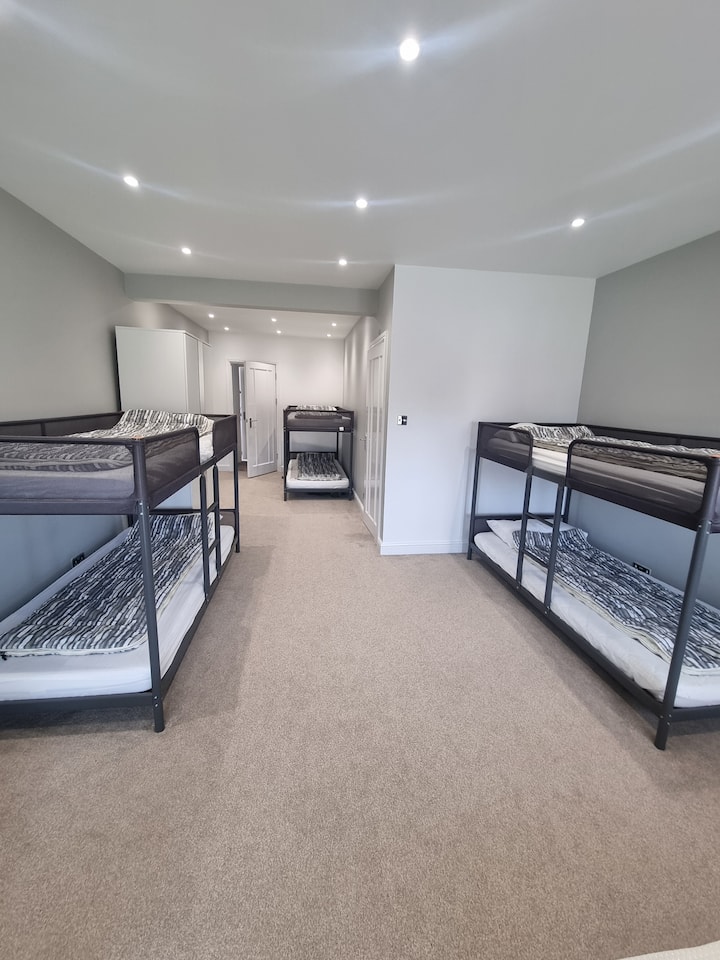 2 Bedrooms With En-suite Showers And Free Parking. - Margate