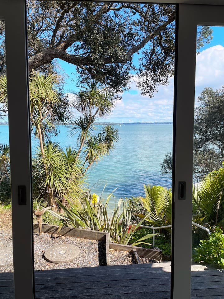 Kōtare Cottage - Private, Tranquil, On The Water! - Auckland