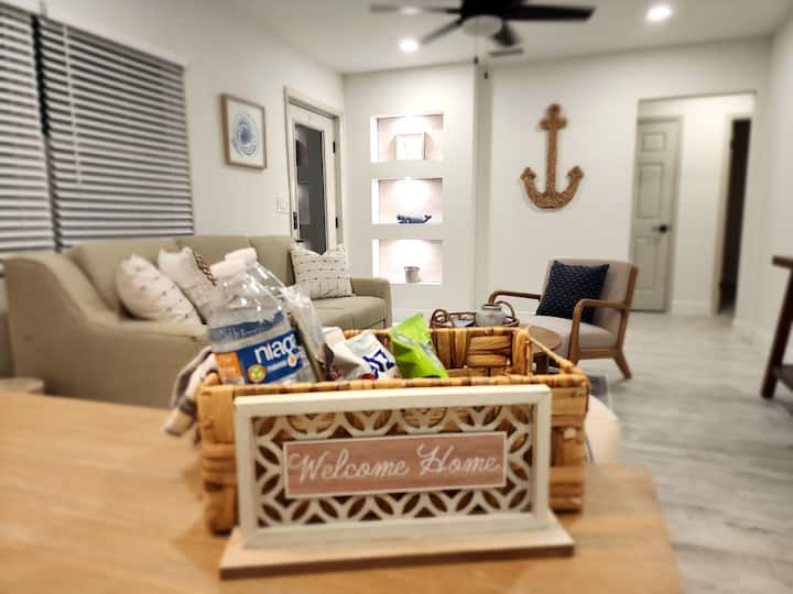 Coastal Retreat King Size Bed! - Clearwater, FL