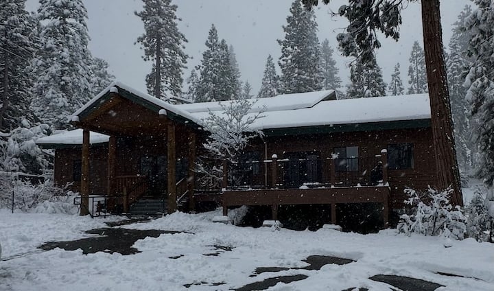 1 Of A Kind Lodge *18 Beds * Sleep 26 Comfortable - Shaver Lake, CA