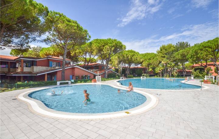 2 Bedroom Stunning Apartment In Bibione - Bibione