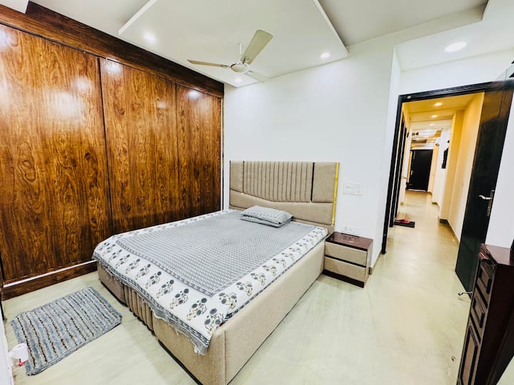 Amazing 2 Bed Condo In Lajpat Nagar Central Market - New Delhi