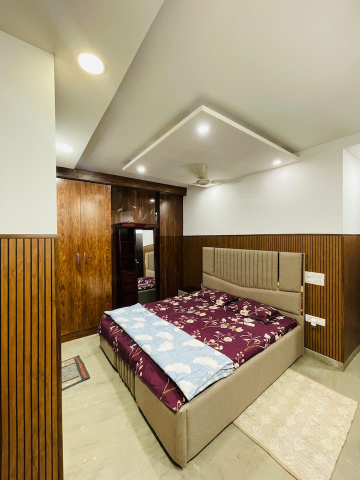 Amazing 2 Bed Condo In Lajpat Nagar Central Market - New Delhi