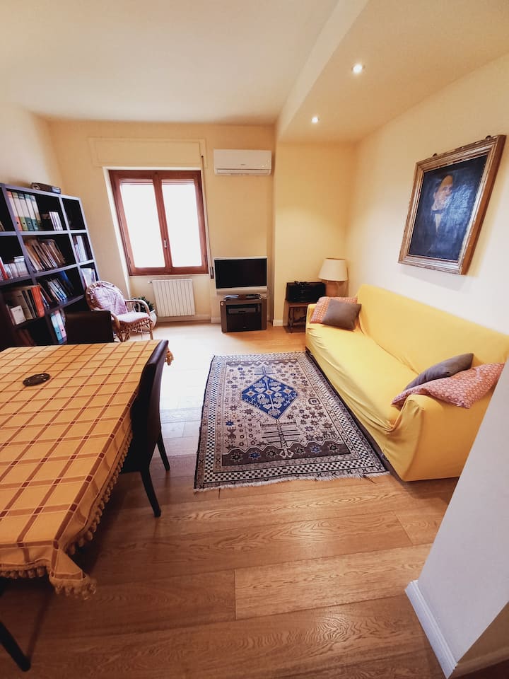 Appartamento Con Camera Doppia Bagno E Soggiorno - Cagliari