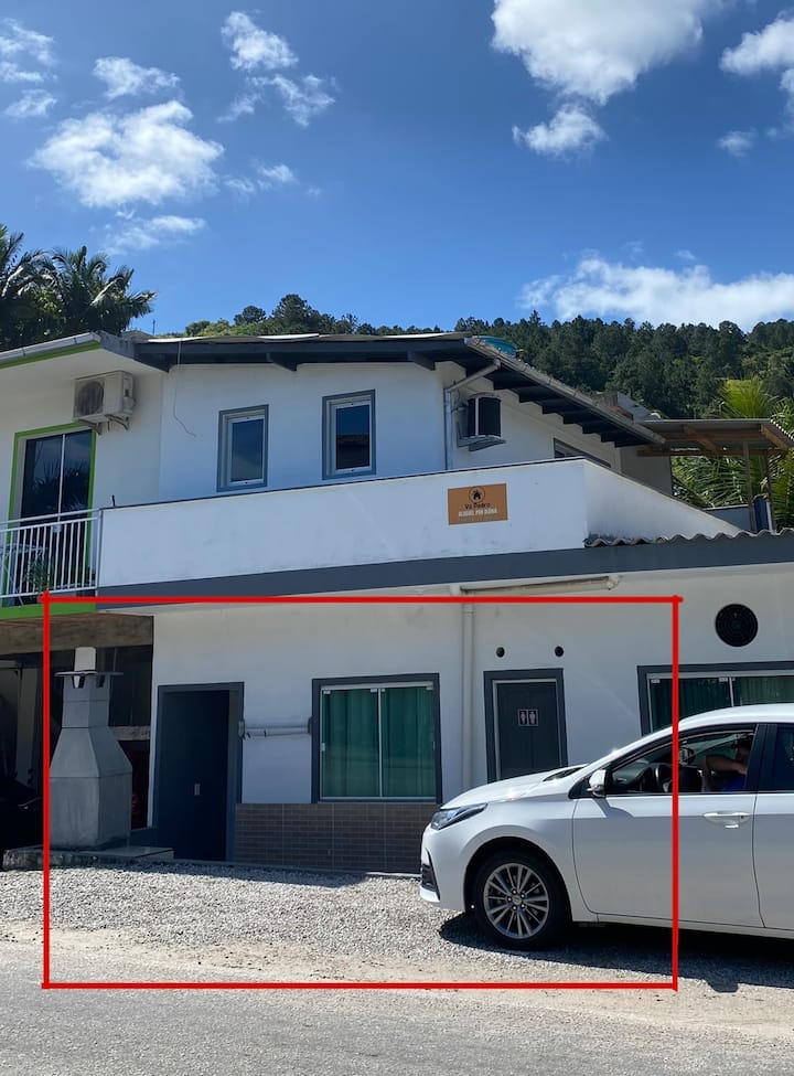 Kitnet Localizada Na Praia De Calheiros! - Governador Celso Ramos