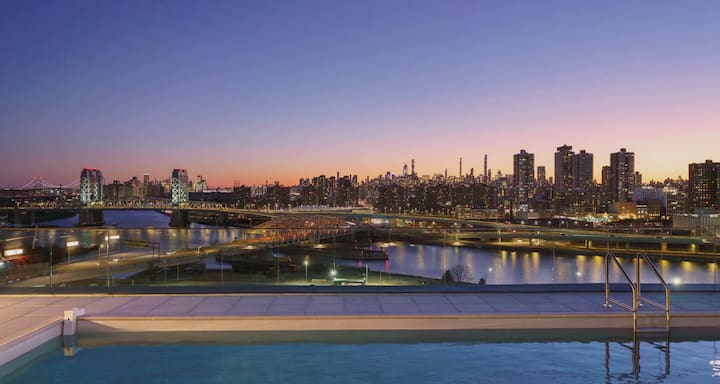 Luxury Mott Haven Apt: Rooftop Pool, Gym + Spa Nyc - The Bronx, NY