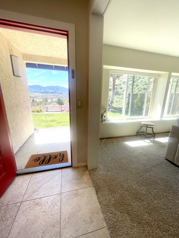 Private Hilltop City Lights Mountain View 2 Rooms - Santa Clarita, CA