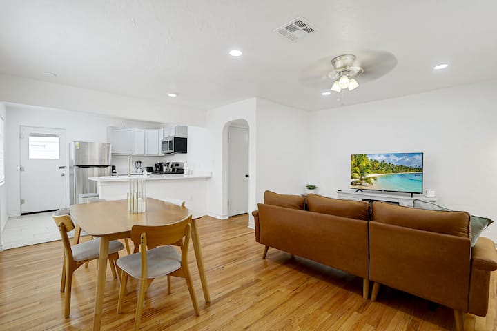 Enchanting 2 Bd | 5 Mins To Fort Bliss & Shoppes - El Paso, TX