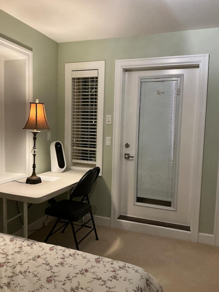 5 Min To Ubc - Private Bath  & Free Parking - Vancouver