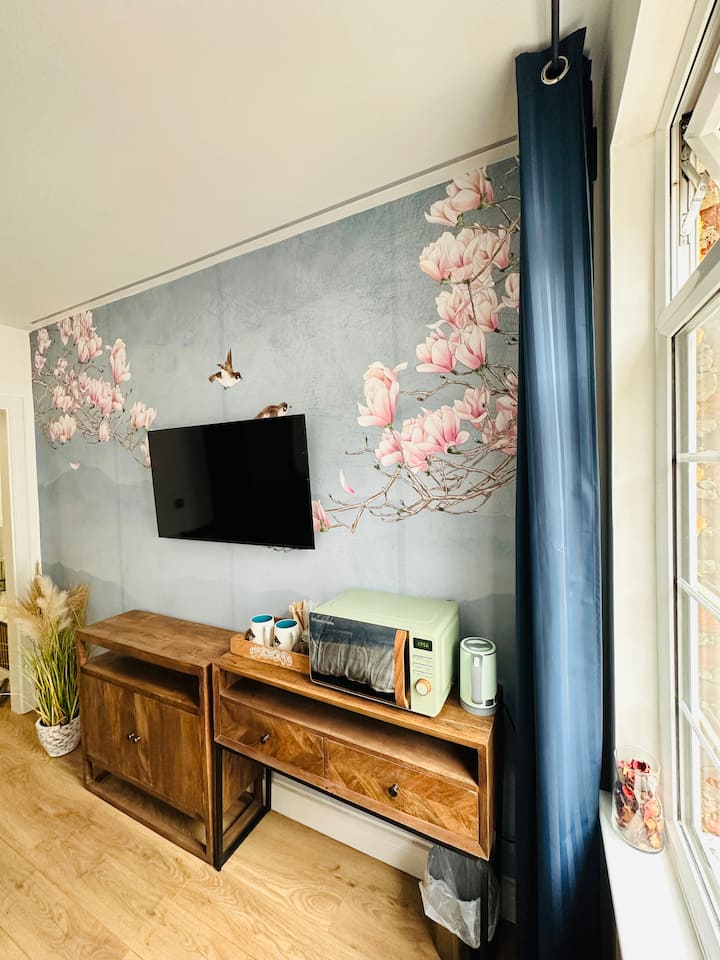 New Studio Flat Overlooking City Centre - Kingston upon Thames