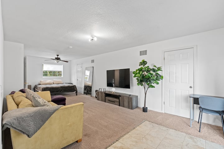 Great Location + Pickleball / Basketball Court! - Maitland, FL