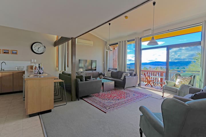 Spectacular Views - 3 Bedrm, 2 Lofts, 2.5 Bath Apt - Jindabyne