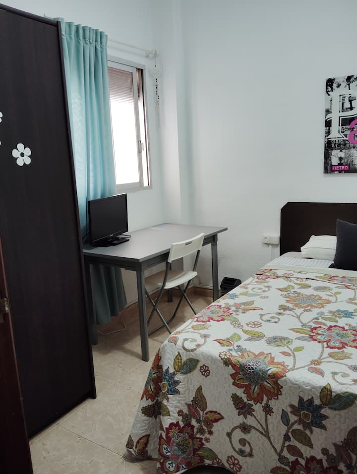 Habitación Céntrica  En Valencia - Valencia