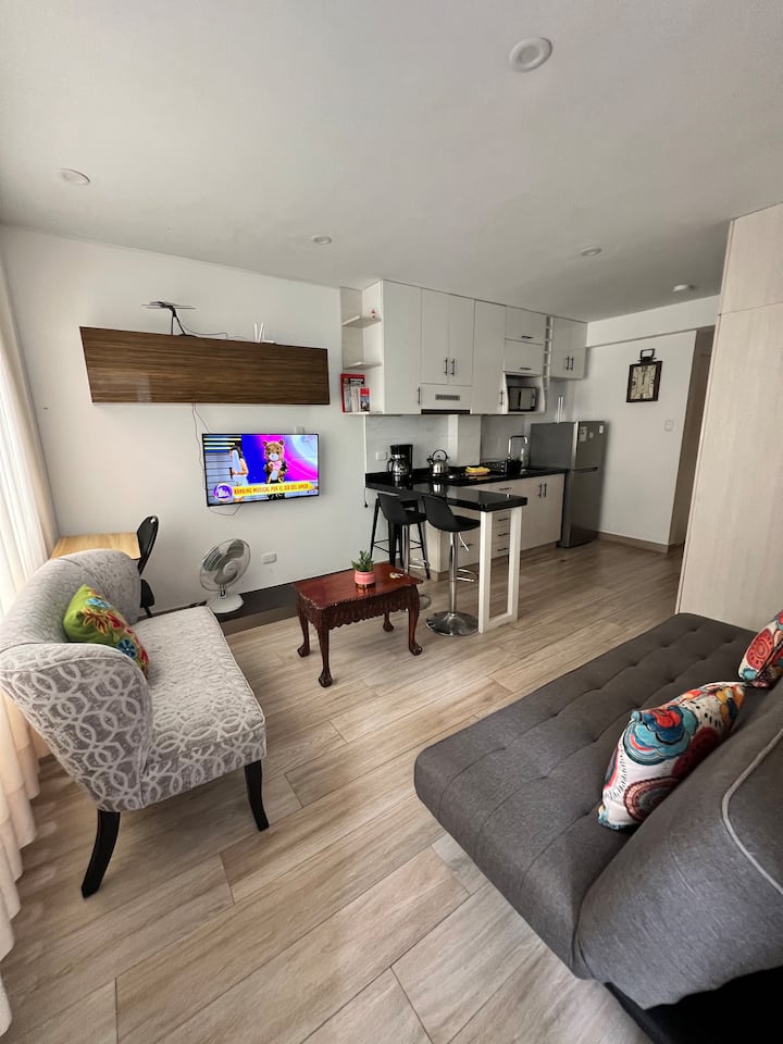 Moderno Apartamento, Frente A Parque. - Peru