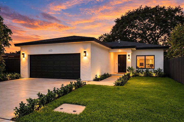 Sleeps 12 · Brand New · 10 Min To Beach · Family - Sunny Isles Beach, FL