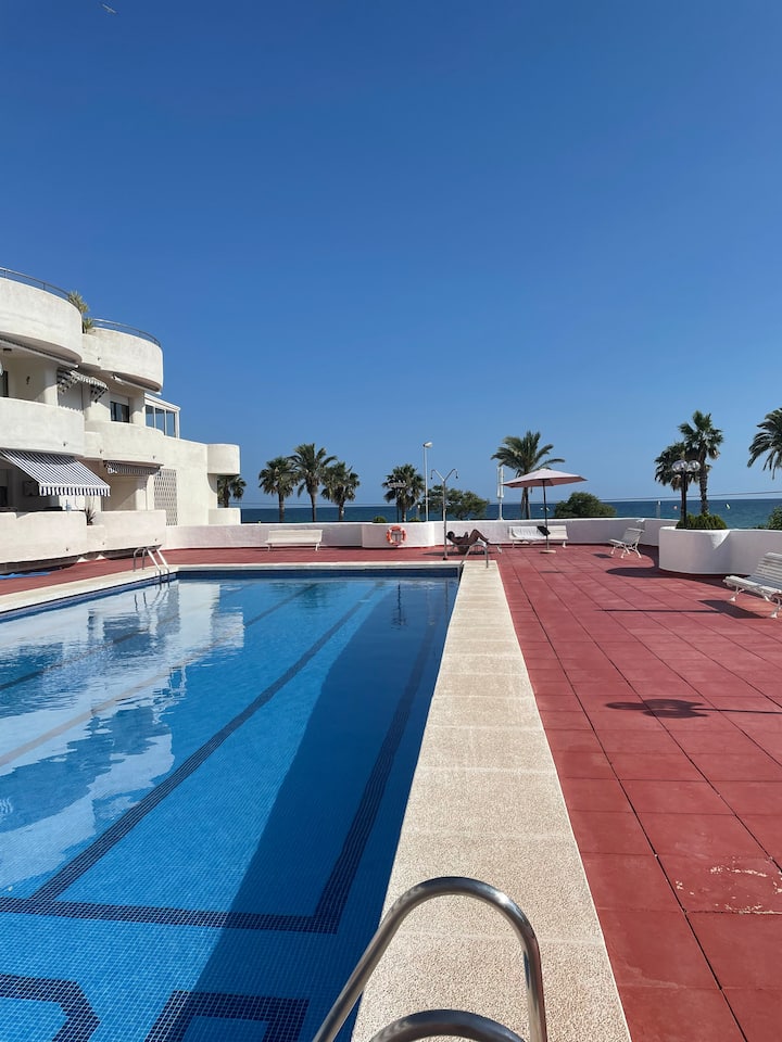 ¡Primera Línea De Playa Con Piscina! - Cambrils
