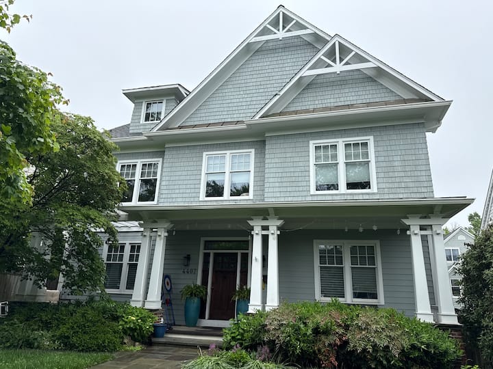 Large Upscale House - Block From Downtown Bethesda - Bethesda, MD