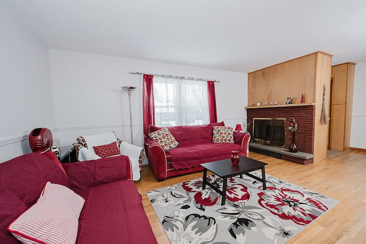 The Retro Ranch ~ 3 Bedroom House~ Indiana, Pa - Indiana, PA
