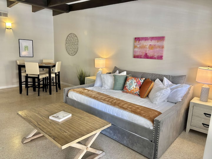 Cwb Retreats At Baymont Lofts - Loft D - Clearwater Beach, FL