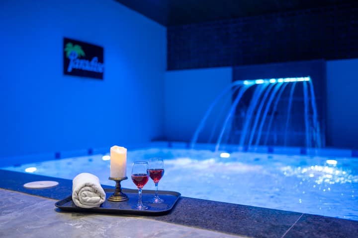 Mountain Glory 8bhk By Tensorstays: Pool & Theater - Igatpuri