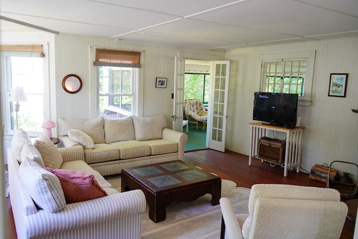 Beautiful 7 Bedroom Megansett Beach N. Falmouth - Old Silver Beach, MA