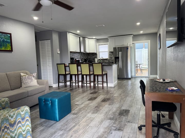 River Side Home! Downtown 3 Mins Away! Best Price! - New Port Richey, FL