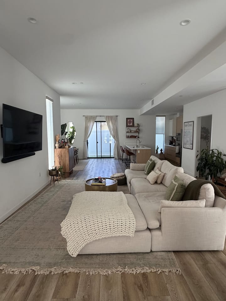 Modern 2 Br Home With Rooftop - Westwood - Los Angeles
