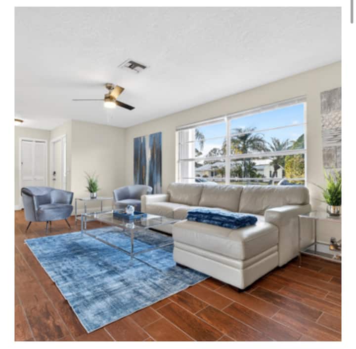 Pet Friendly | Sleeps 7 | Fenced Backyard - Port St. Lucie, FL