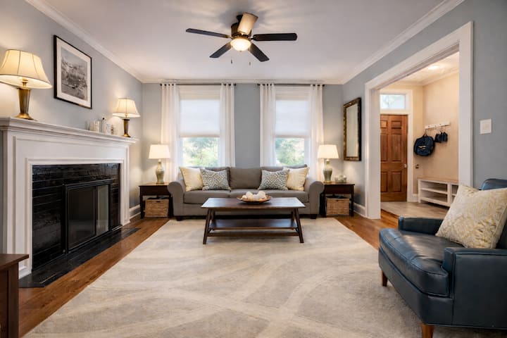 Dine, Drink & Play: Capitol Hill Charm! +Parking! - Washington