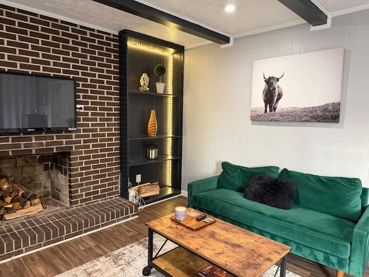 Self Check-in Lovely Apartment With
Free Parking. - Stone Mountain, GA