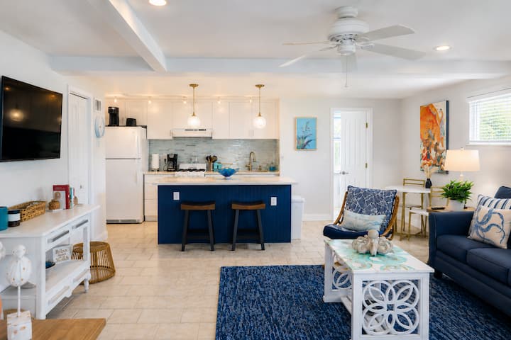 Lala's Beach House Two, Flagler Ave, Sleeps 4 - New Smyrna Beach, FL