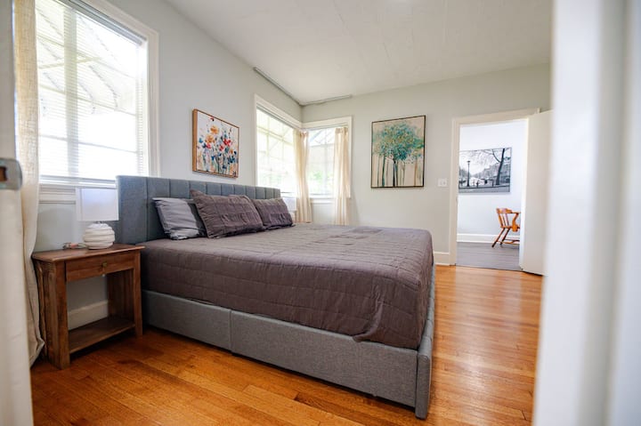 Walk Downtown/baptist! | 2 King Beds | Work Space - Winston-Salem, NC