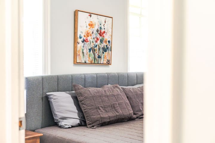 Downtown 2 King Beds + Workspace I Walk To Baptist - Winston-Salem, NC