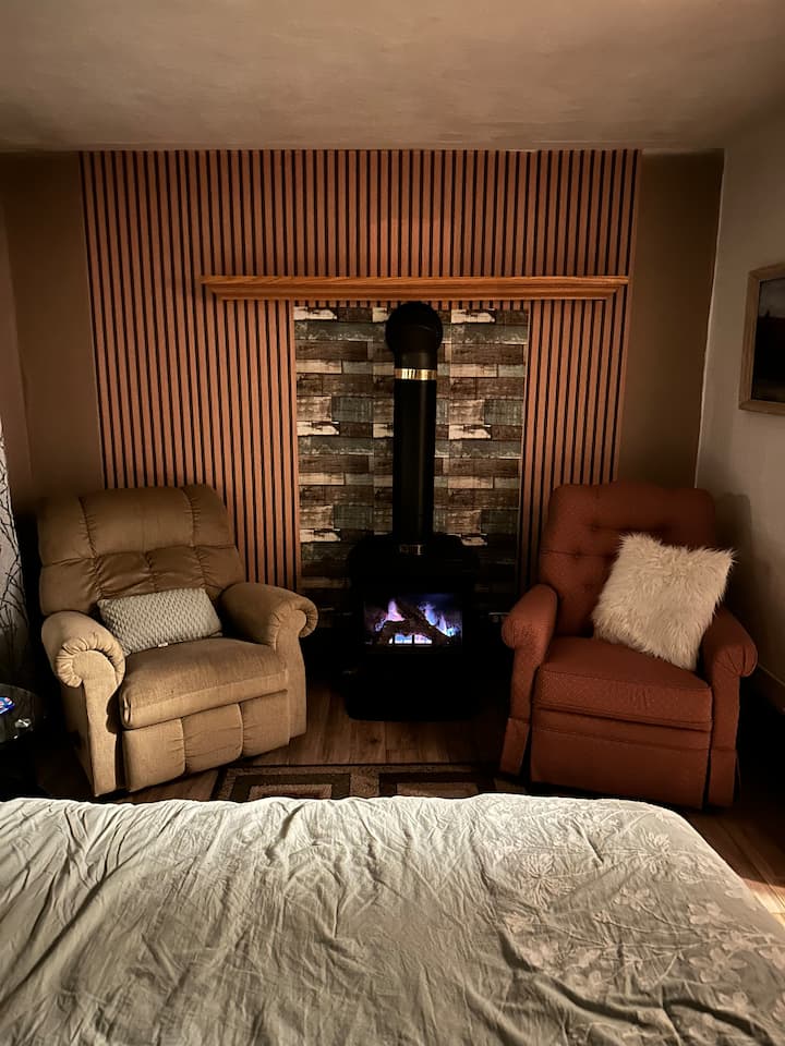 Bachelor  In Great Location Across From Hospital - Prescott