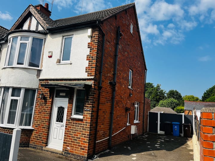 Comfy Derby 5 Bedroom Home| Free Parking - Derby