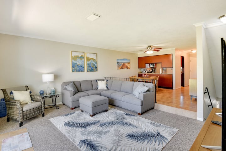 Beachside Townhouse - Daytona Beach Shores, FL