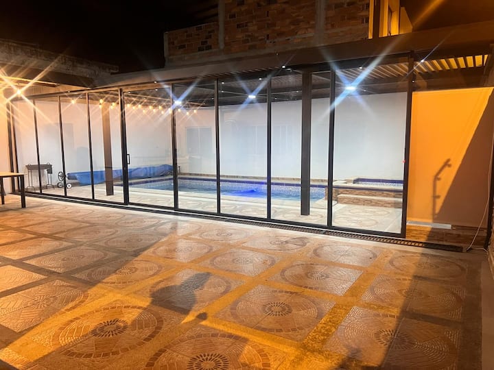 Casa En Cuenca +Piscina /Jacuzzi +Zona Exclusiva. - Cuenca