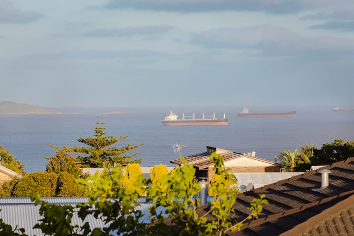 Albany Hillview. Views Of Ocean, Harbour And Range - Albany