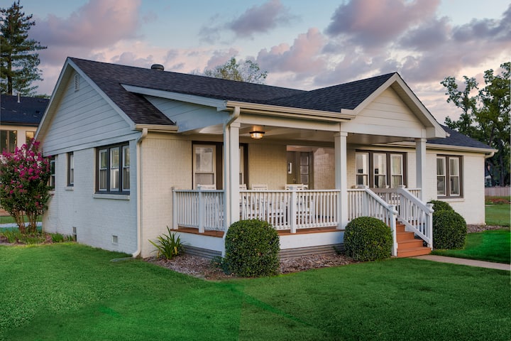 Cottage On D • 2 Blocks From Downtown Bentonville - Bentonville, AR